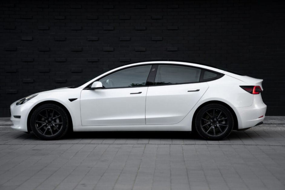 Nuevas actualizaciones del Tesla Model 3 y opciones de alquiler en Dubai